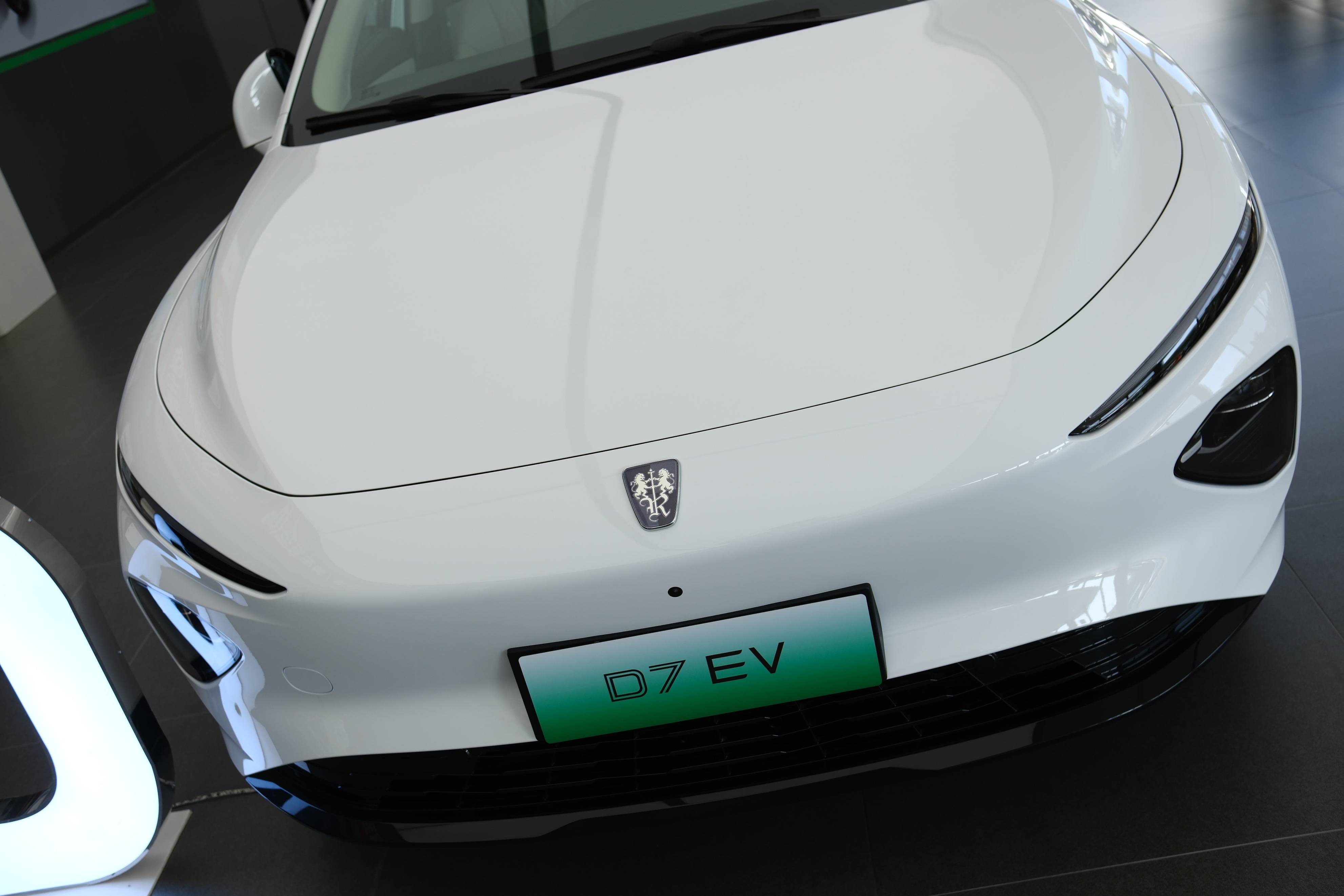实拍荣威D7 EV：外观颇具未来感，内部舒适实用大空间_搜狐汽车_搜狐网
