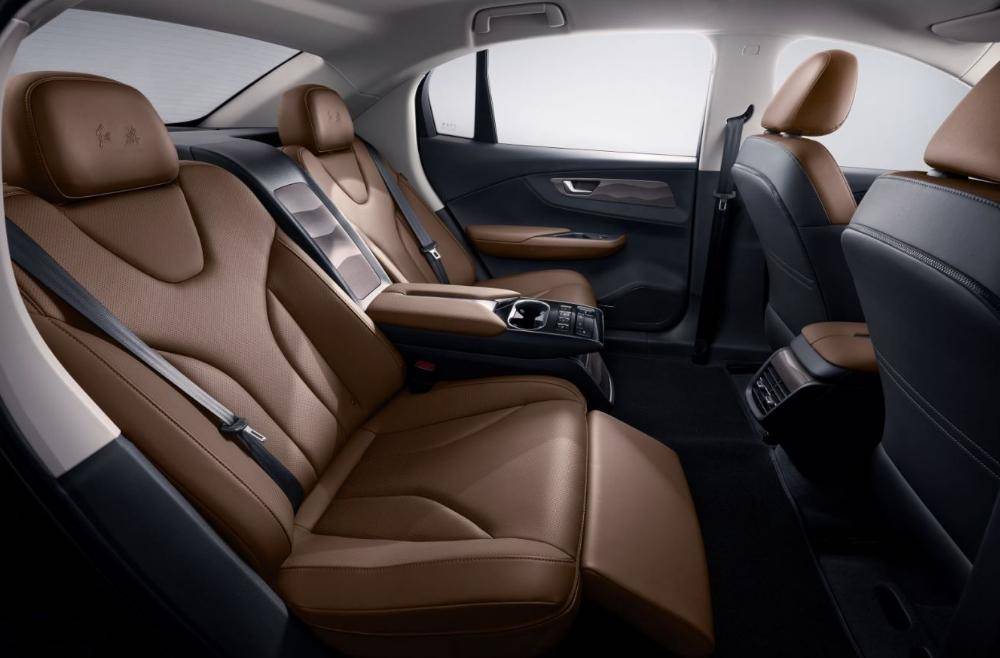 续航起步560km，20万级的红旗E-QM5 PLUS，值不值得买？_搜狐汽车_搜狐网