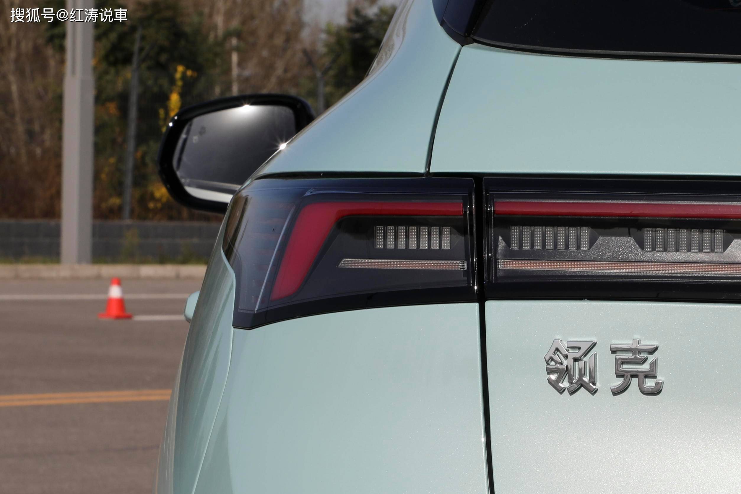 领克06 EM-P上市，插电式混动小型SUV，外观个性，售价13.68万元起_搜狐汽车_搜狐网