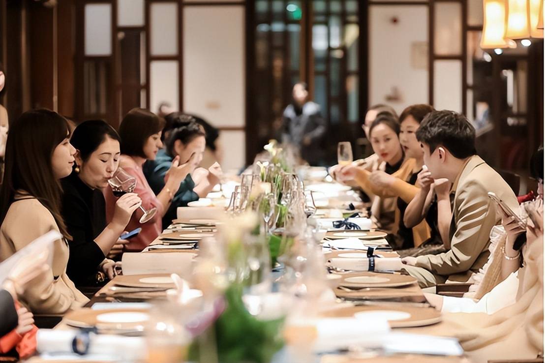 重庆骏东玛莎拉蒂与FENXI举办客户答谢宴，带来独特的奢华体验_搜狐汽车_搜狐网