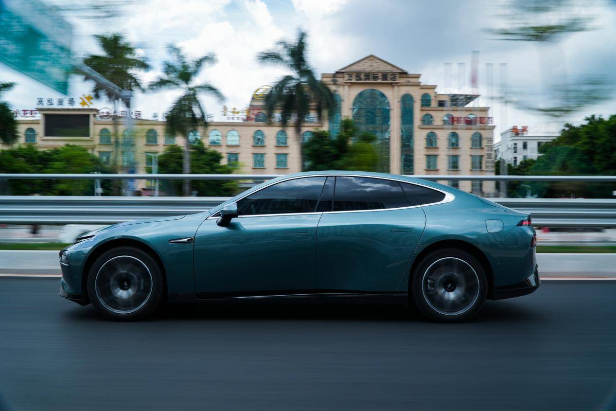 小鹏P7i 550版正式上市，搭载磷酸铁锂电池，售22.39万起_搜狐汽车_搜狐网