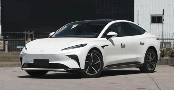 飞凡F7最高降3.2万， 极智高阶配巨幕三联屏，续航666km_搜狐汽车_搜狐网