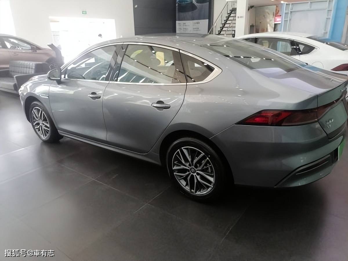 15万级电动轿车之选，荣威D7 EV对比秦PLUS EV，谁更值得入手？_搜狐汽车_搜狐网