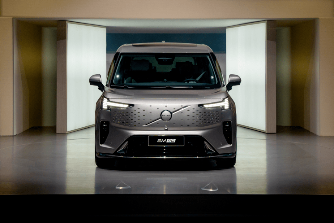 售价81.8万元，沃尔沃首款MPV EM90首发_搜狐汽车_搜狐网