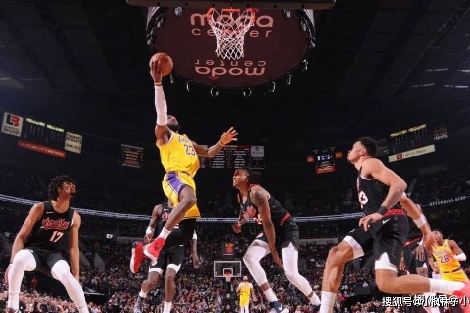 NBA季中赛湖人轻取开拓者，詹姆斯35+5+9 浓眉哥16+14 小组赛三连胜_比赛_篮板_助攻