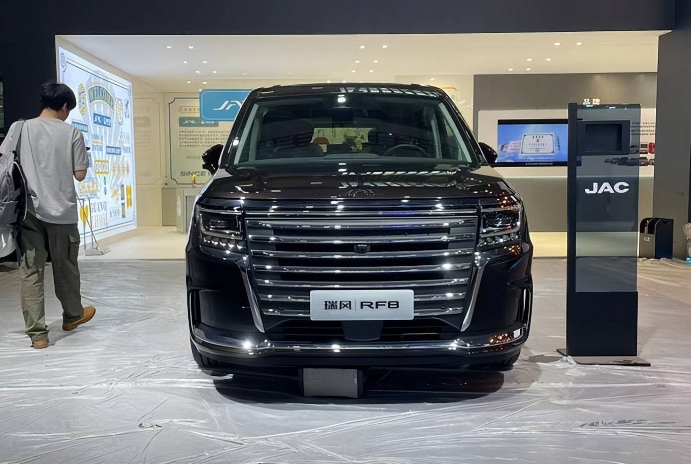 中端MPV的新老对决：江淮瑞风RF8和传祺E8_搜狐汽车_搜狐网