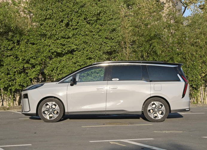 4米9长MPV，旋转6座2+1+3布局，搭2.0T+9AT，提供7座，14.98万起_搜狐汽车_搜狐网