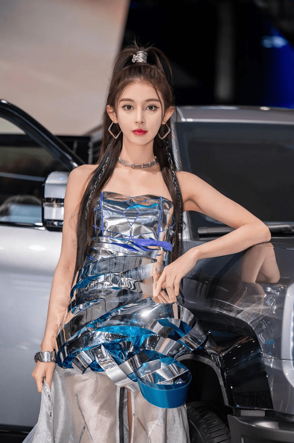 香车配美女，和猛士917、坦克700Hi4-T等硬派越野一样出圈的还有她们_搜狐汽车_搜狐网