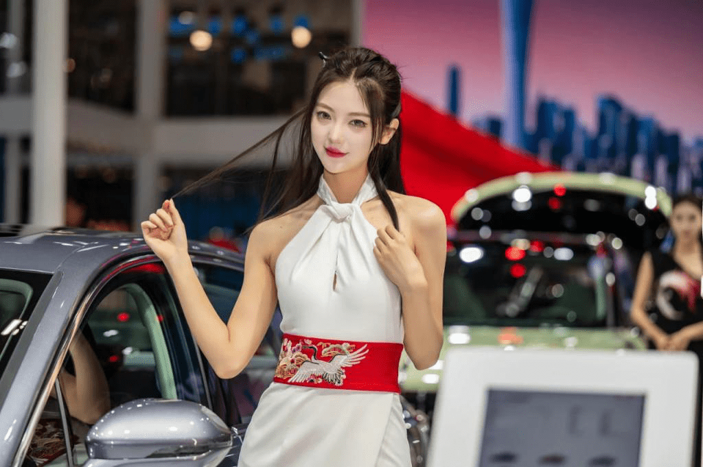 香车配美女，和猛士917、坦克700Hi4-T等硬派越野一样出圈的还有她们_搜狐汽车_搜狐网