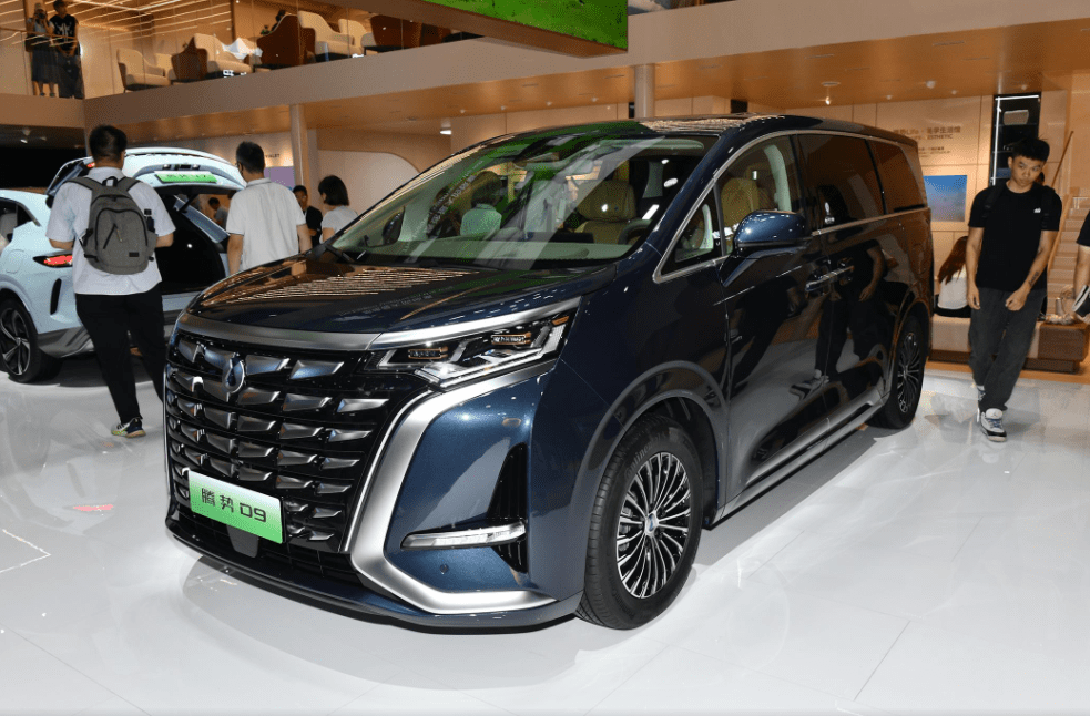 对比腾势D9 DM-i，传祺E9空间小配置低，还值得入手吗_搜狐汽车_搜狐网