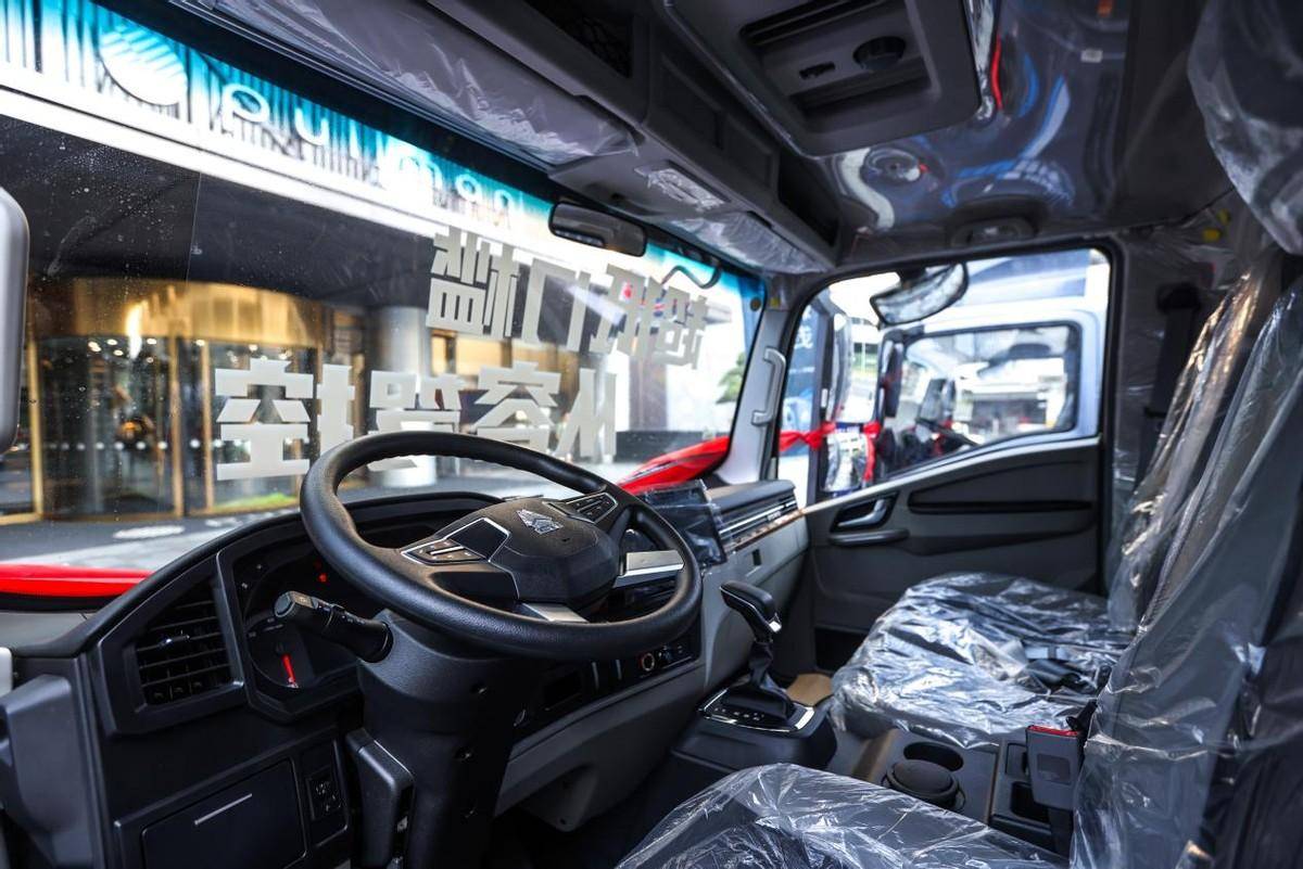 发力大湾区，HOWO统帅8AT超级轿卡·闪电侠臻享会深圳举办_搜狐汽车_搜狐网