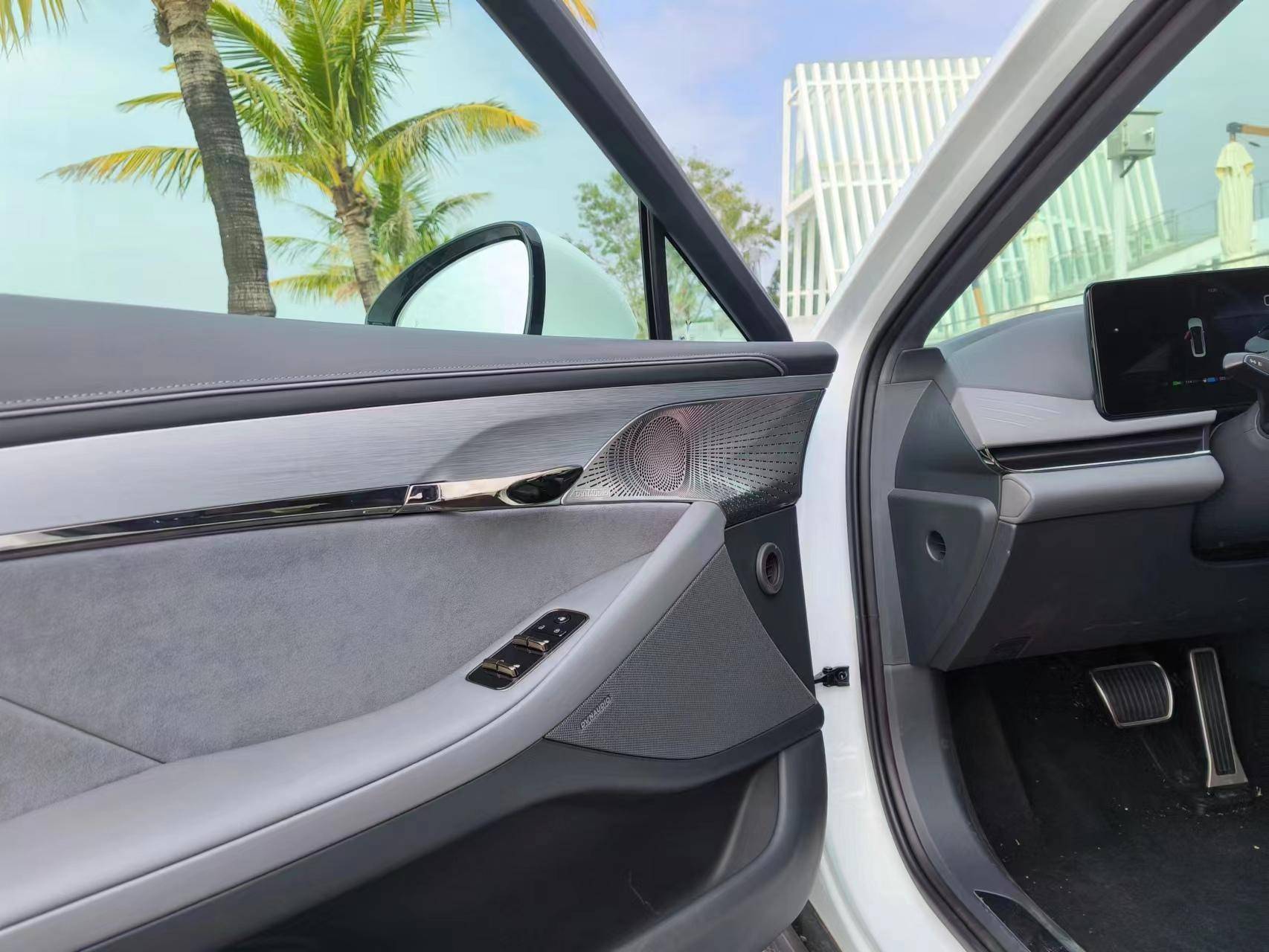 试驾岚图追光PHEV后，感觉BBA的“56E”真不香了_搜狐汽车_搜狐网