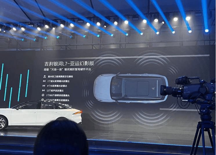 吉利银河L7 VS 宋plus-dmi：新能源车市场的王者之争，你站谁？_搜狐汽车_搜狐网