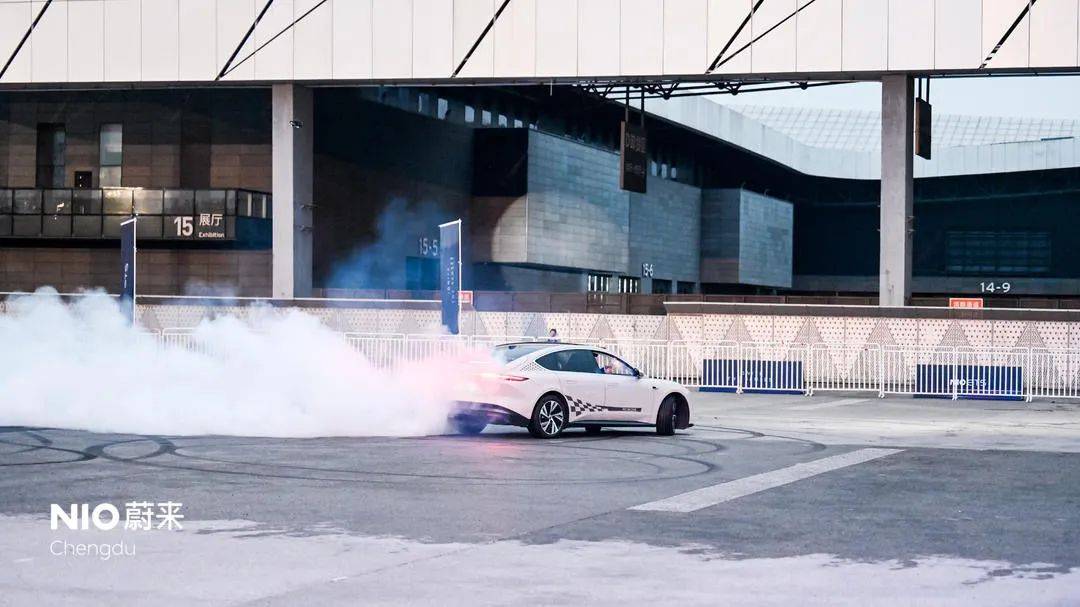 过瘾！抢先体验蔚来ET5赛道模式EP Mode_搜狐汽车_搜狐网