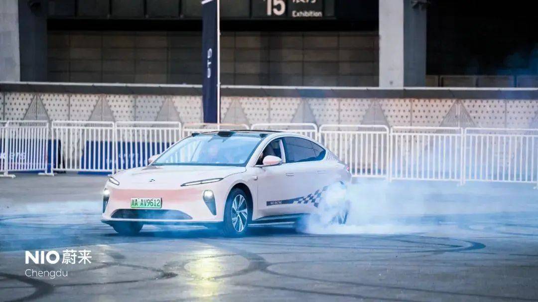 过瘾！抢先体验蔚来ET5赛道模式EP Mode_搜狐汽车_搜狐网