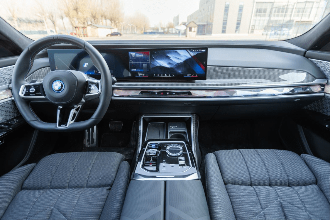 如7而至，矗立在豪华之巅的BMW i7 M70L_搜狐汽车_搜狐网