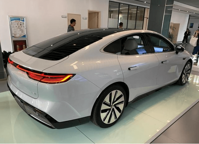 懒人福音到了：银河E8预售价格18.8w起，副驾躺平座椅让你不想下车！_搜狐汽车_搜狐网