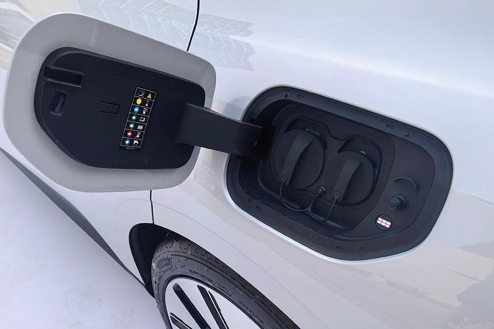 实拍吉利银河E8：45英寸8K屏是最大亮点？这些细节建议别错过_搜狐汽车_搜狐网