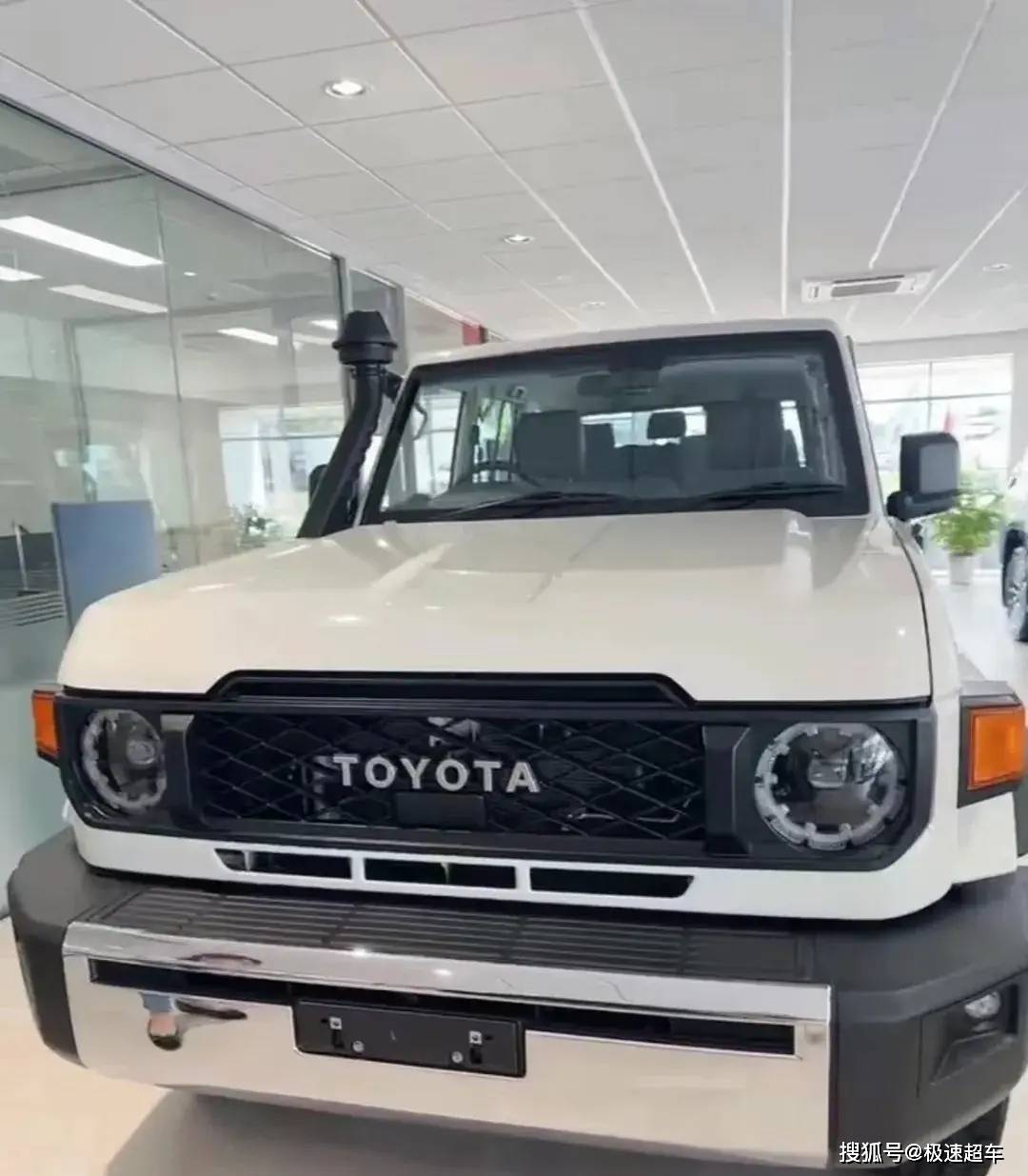 经典四驱车再次升级，丰田陆巡LC76抵达港口，6AT+6缸4.0升引擎_搜狐汽车_搜狐网
