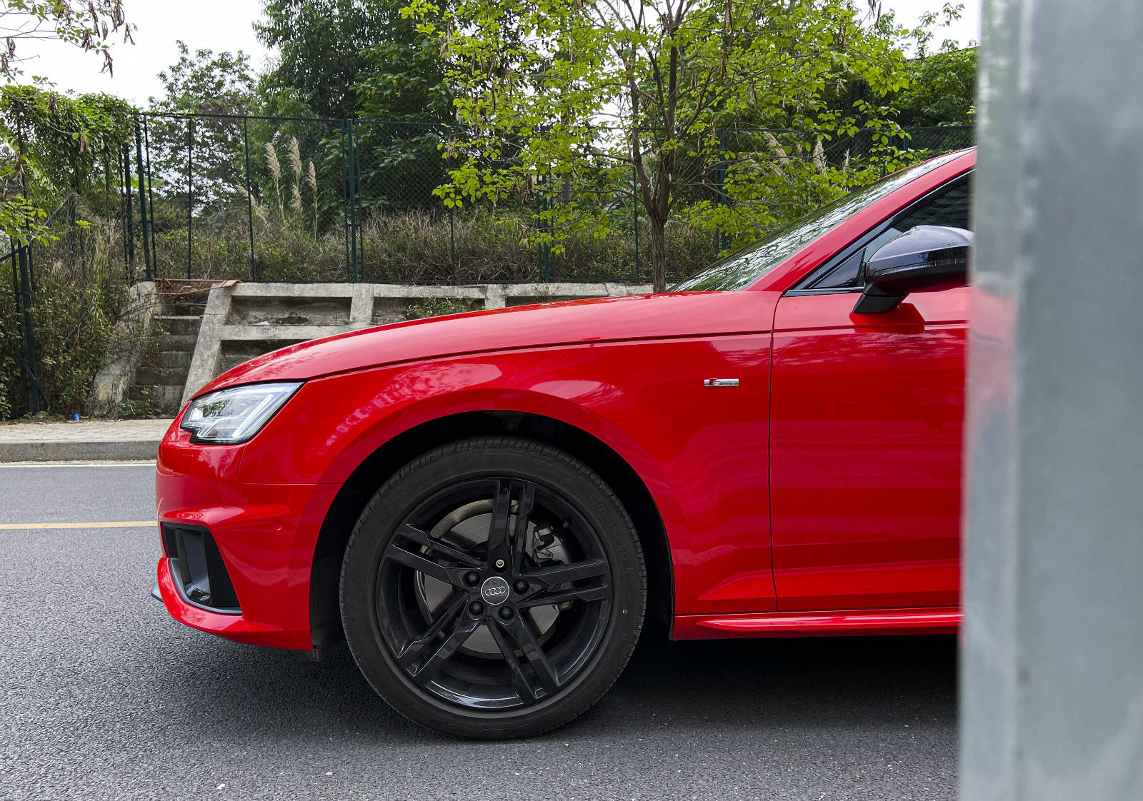 江苏汽车车身改色|STAR星魔改色膜奥迪A4L PET法拉利红案例展示_搜狐汽车_搜狐网