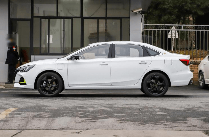 荣威ei6 MAX网约车版上市，配置升级，售价17.88万元起_搜狐汽车_搜狐网