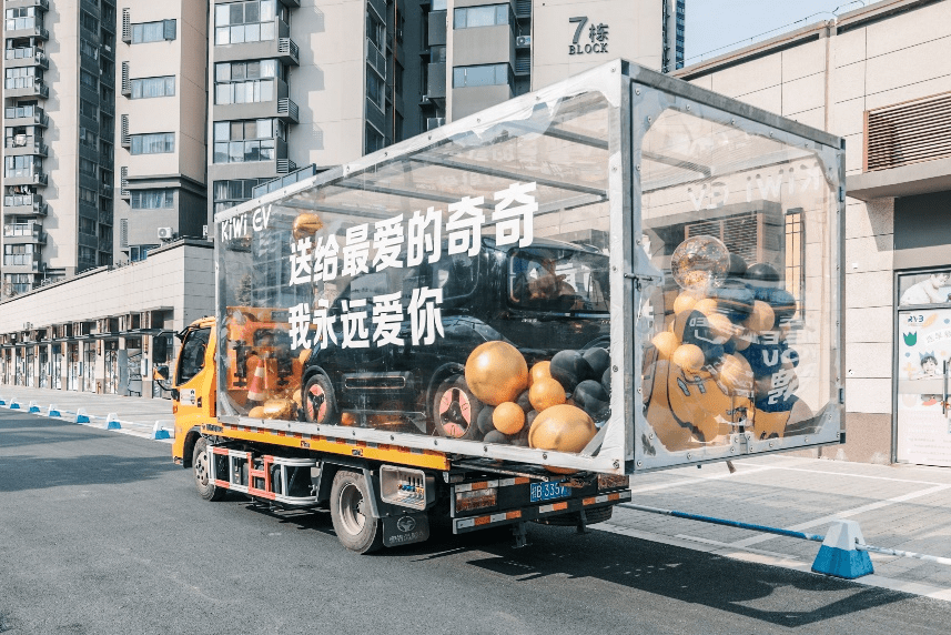 KiWi EV预售一周订单突破3000！首批新车陆续到店并交付_搜狐汽车_搜狐网