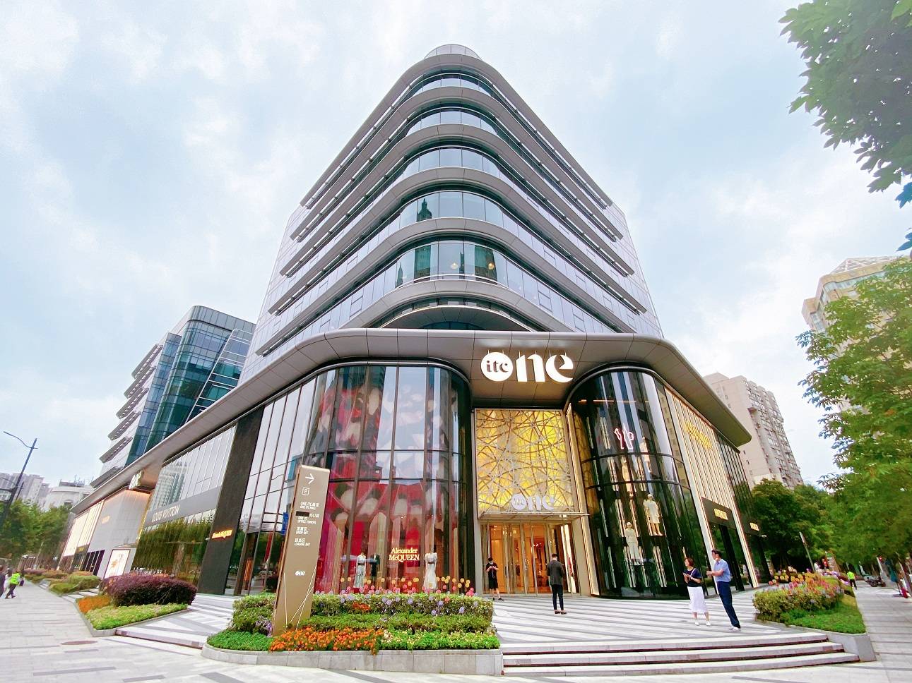 国际知名艺术家Jaime Hayon艺术品闪亮入驻One & Two ITC商场_幸运