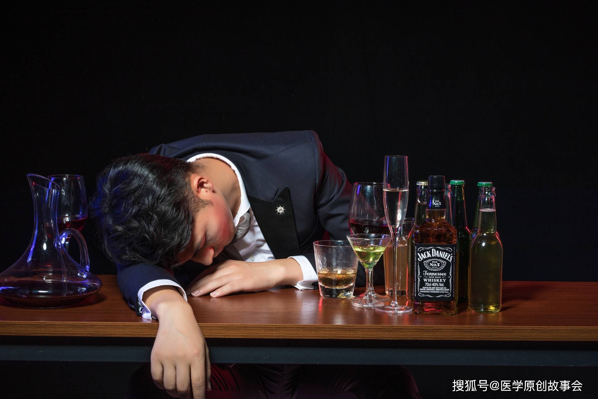 长期喝酒的人，最怕出现六种症状，如果出现，提醒你别 玩命”了疾病伤害酒精性