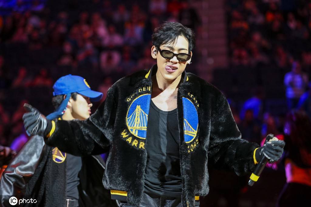 组图：BamBam亮相NBA中场表演 勇士夹克帅气十足-搜狐大视野-搜狐新闻