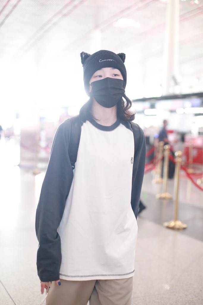 yamy北京机场出发 头戴猫耳帽好可爱-搜狐大视野-搜狐新闻