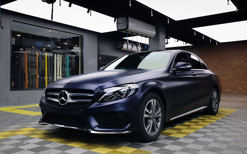 奔驰C200L 蓝色 YEECAR哑光车衣-搜狐大视野-搜狐新闻