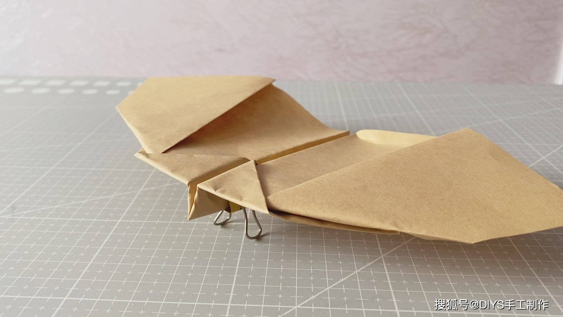 漂亮的蝴蝶仿生振翅纸飞机-搜狐大视野-搜狐新闻