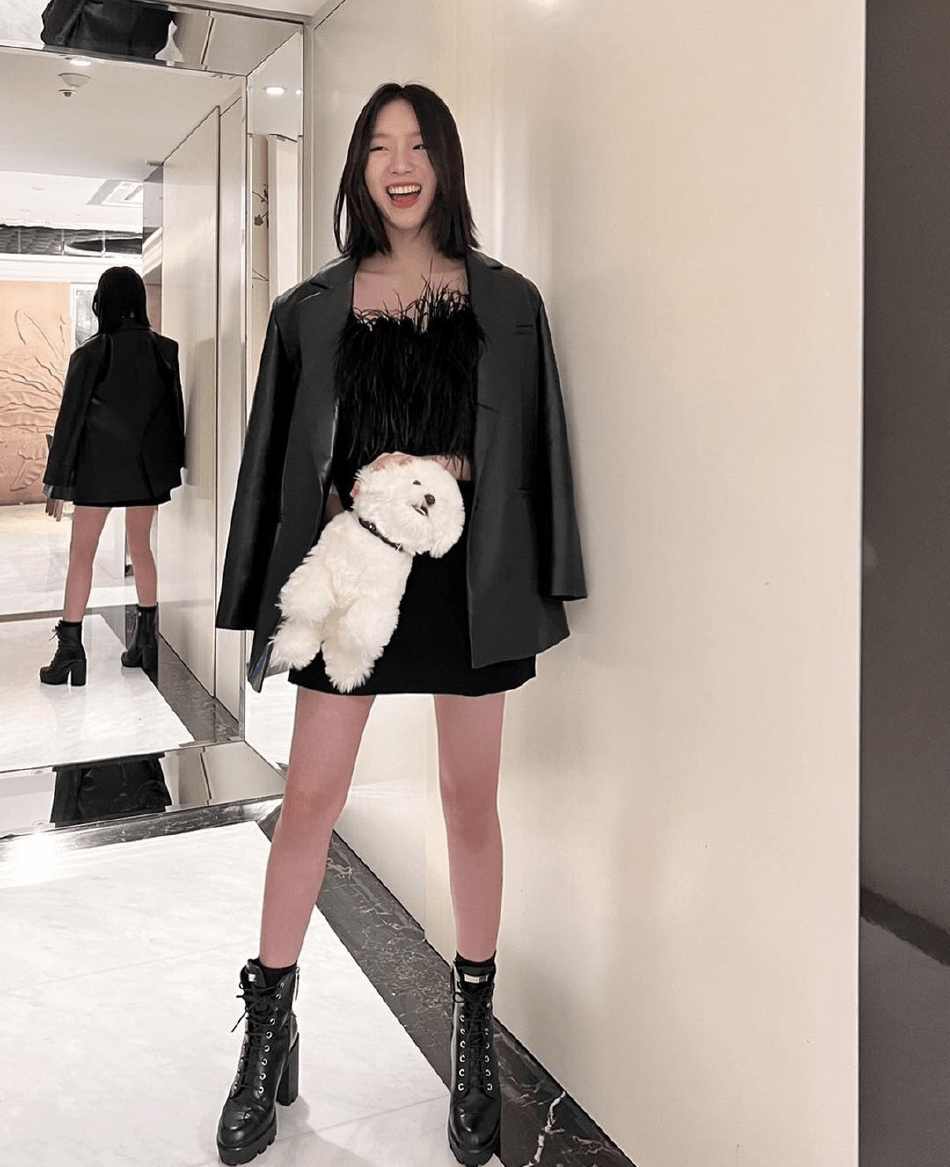 小S大女儿Elly晒美照 身着一字肩小黑裙大方秀锁骨-搜狐大视野-搜狐新闻