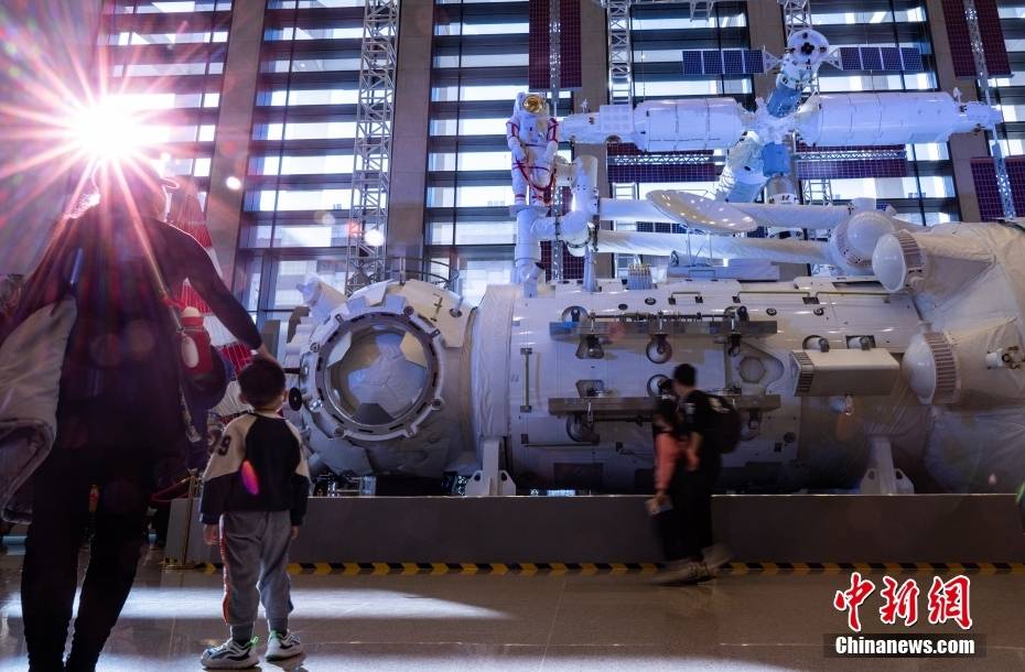 中国载人航天工程30年成就展在北京开幕-搜狐大视野-搜狐新闻