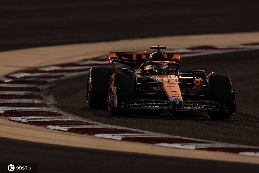 2023F1巴林大奖赛：皮亚斯特里首场F1正赛遗憾退赛-搜狐大视野-搜狐新闻