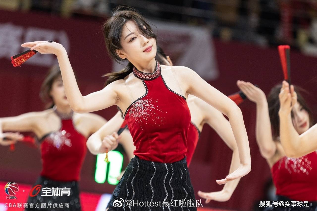 靓丽风景线！CBA浙江队美女啦啦队晒九宫格镜头-搜狐大视野-搜狐新闻