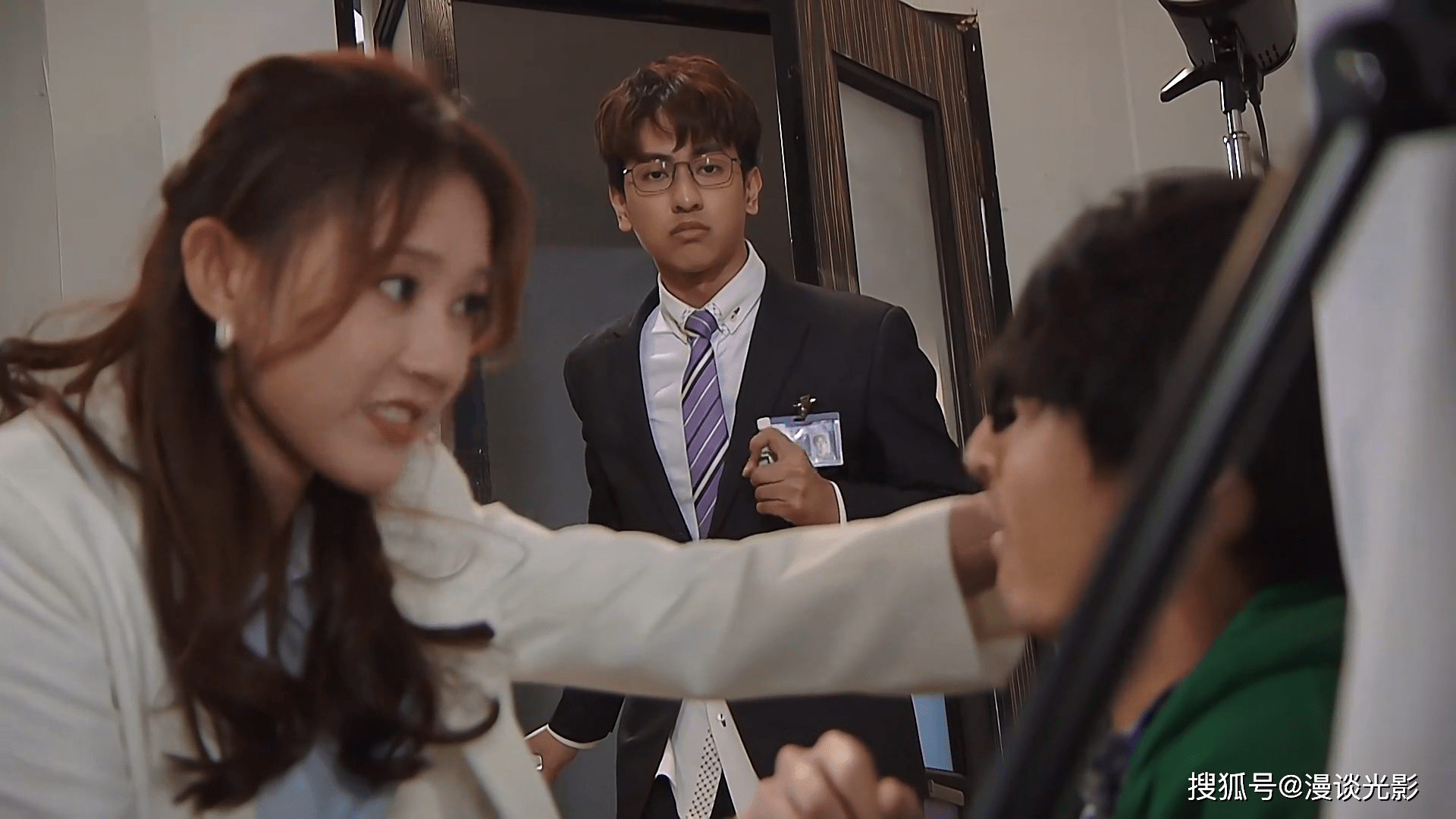 奇怪的CP又增加了，TVB《爱回家》又在乱组CP_速递_吉宜_开心