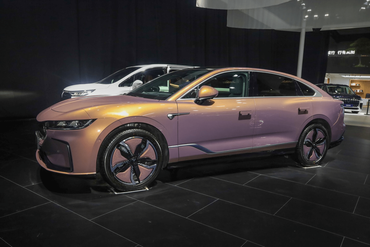 对比蔚来ET7，岚图追光才是高端豪华轿车新王者？_搜狐汽车_搜狐网