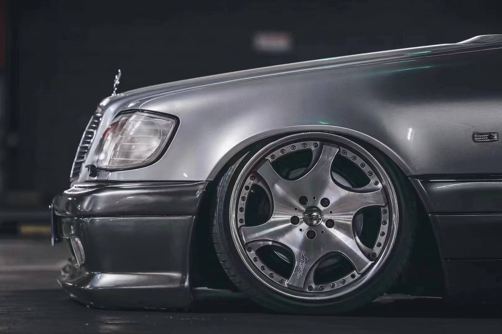 奔驰S级W140虎头奔改装AIRBFT气动避震低趴姿态案例_搜狐汽车_搜狐网