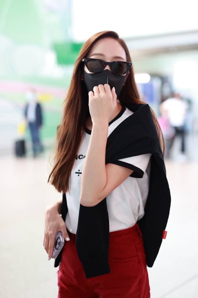 Jessica郑秀妍现身北京首都机场-搜狐大视野-搜狐新闻