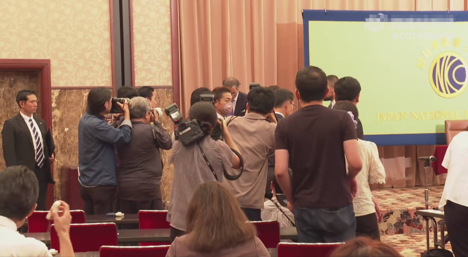 记者当面追问IAEA是否收日本百万欧元-搜狐大视野-搜狐新闻