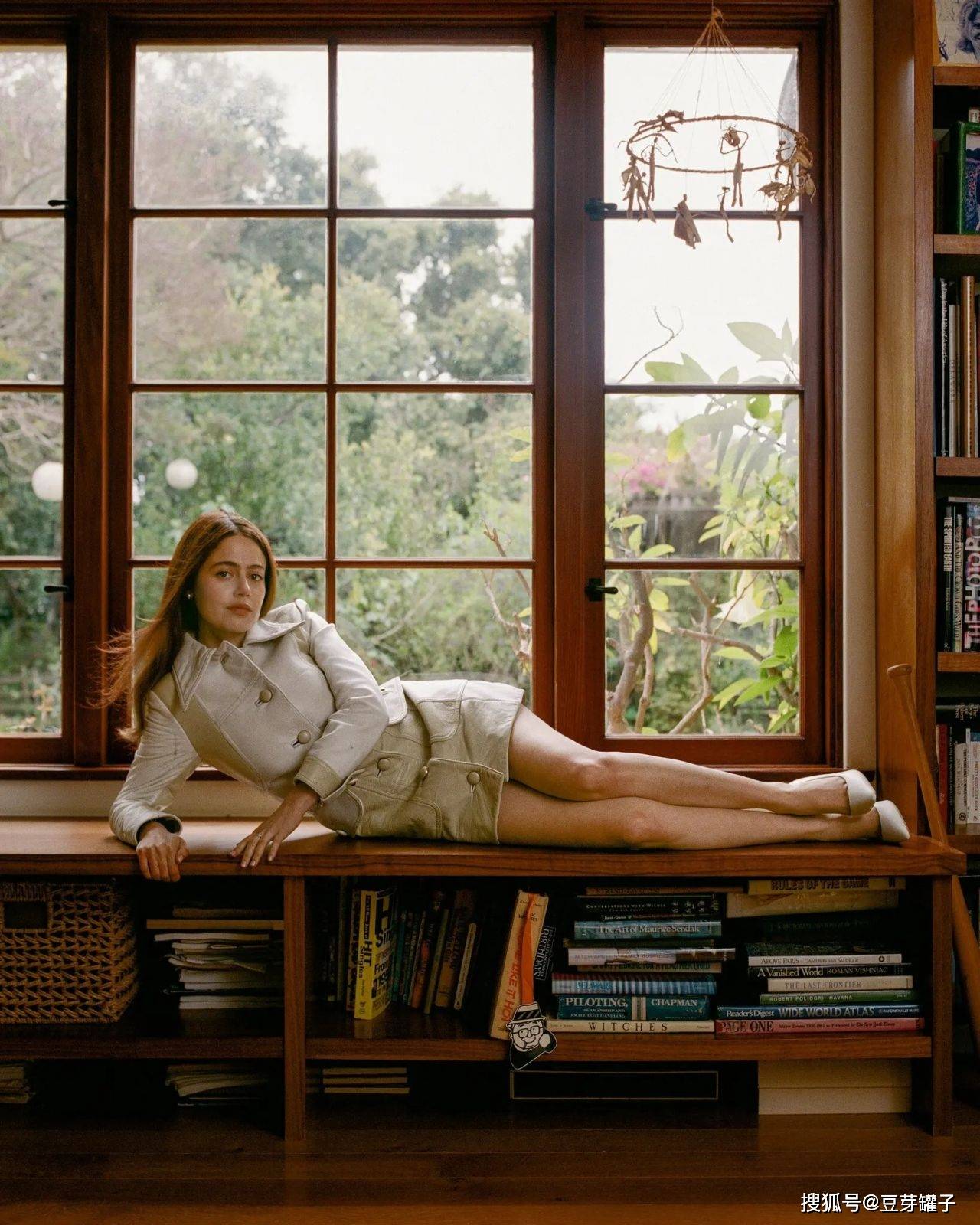 女星Molly Gordon绝美写真照，丰润性感，气质迷人-搜狐大视野-搜狐新闻