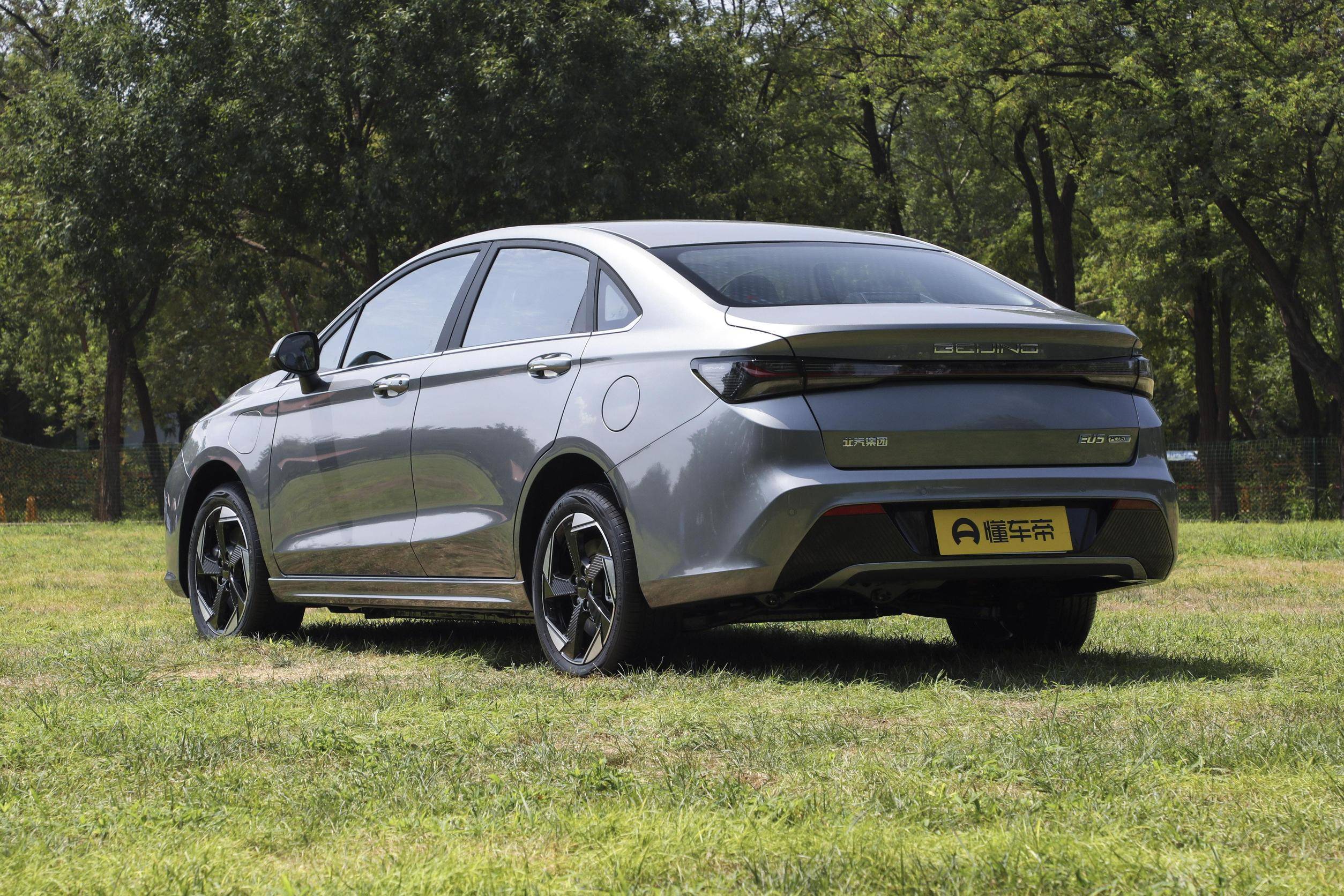 选秦PLUS EV还是它？新款北京EU5 PLUS正式上市，售12.99万元起_搜狐汽车_搜狐网