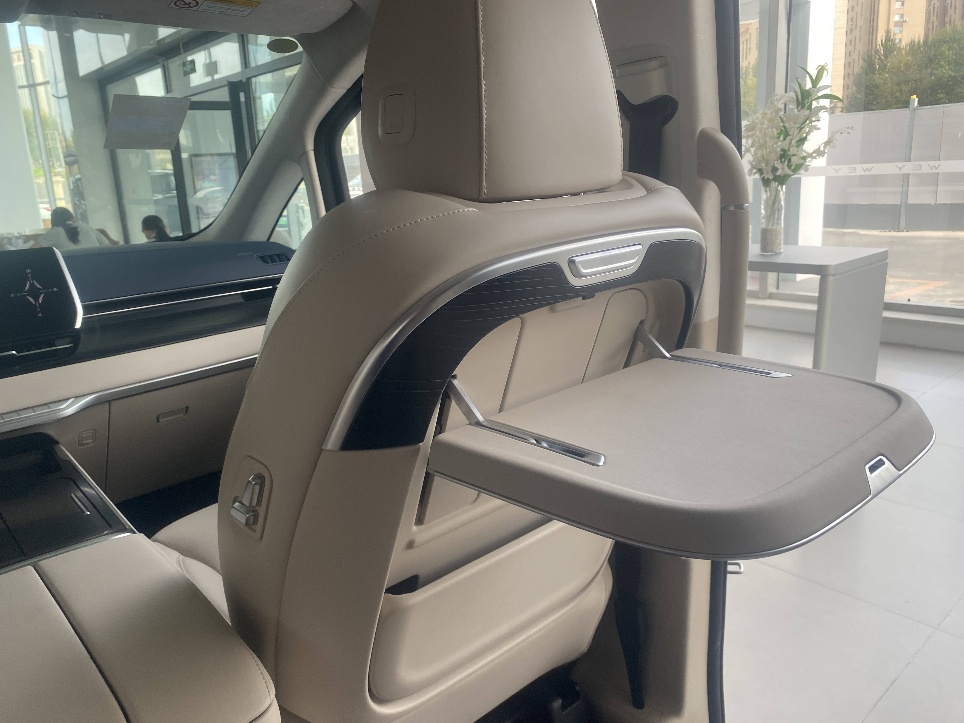 一款豪华MPV 吉林帅通4S店抢先实拍高山DHT-PHEV_搜狐汽车_搜狐网