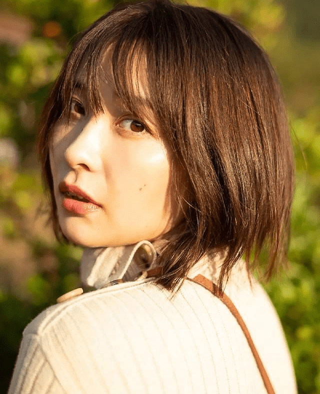 性感身材顶呱呱！岛国女神山崎真实 -6parkbbs.com