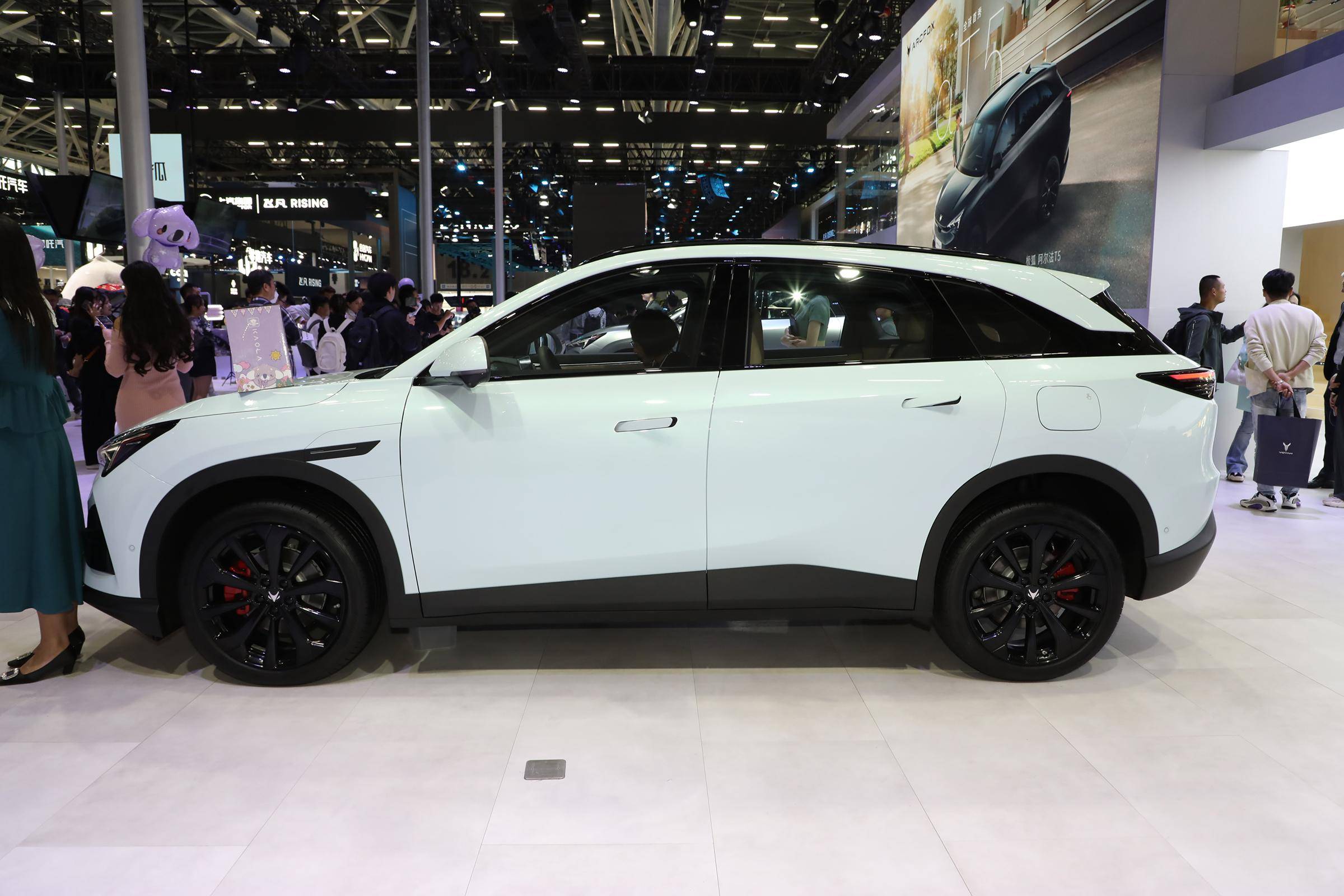 全新中型SUV，极狐阿尔法T5将于11月30日预售，竞争宋PLUS EV_搜狐汽车_搜狐网