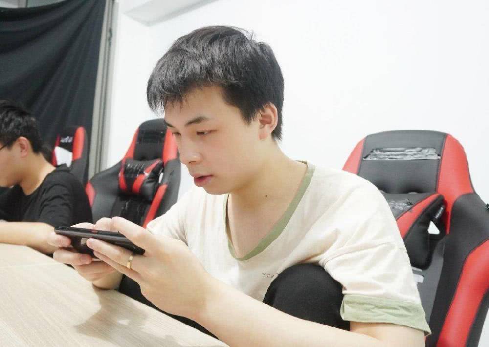 王者荣耀：看LGD大鹅图一乐？季后赛XQ双buff加身有望夺冠！_战队