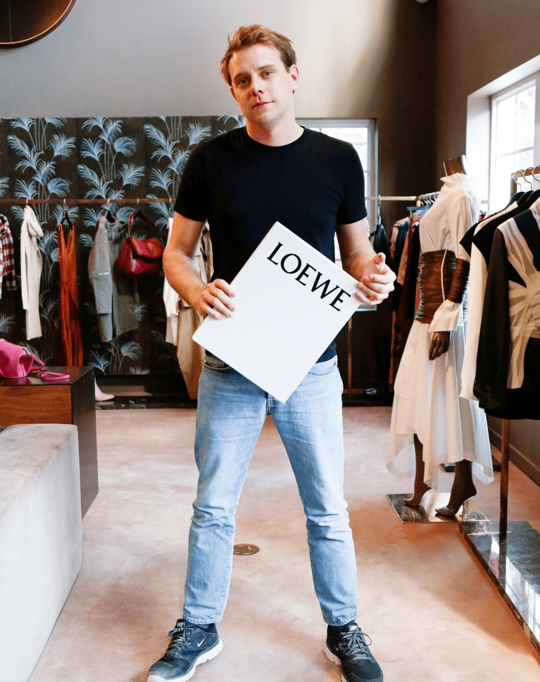 设计师里的颜值担当，靠边角料带火了一个品牌_Loewe