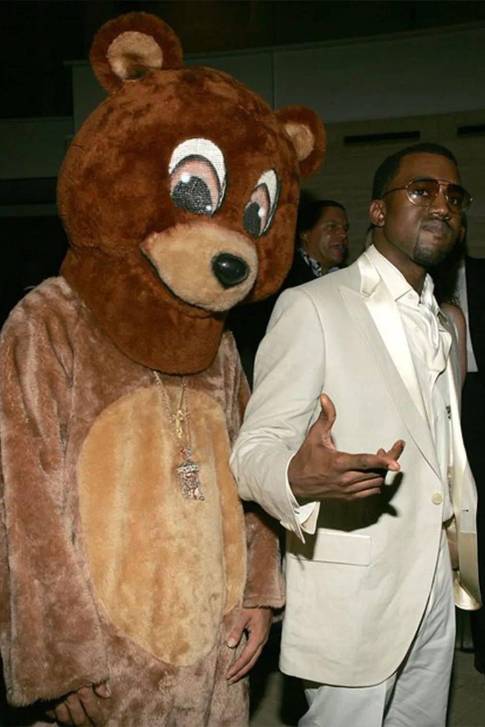 从冰冷的数码音乐到拥抱温暖神圣，回顾 Kanye West 专辑封面进化史 | Cover Art_The
