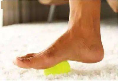 震惊！女子脚趾做手术 “罪魁祸首”竟是高跟鞋！！-搜狐大视野-搜狐新闻